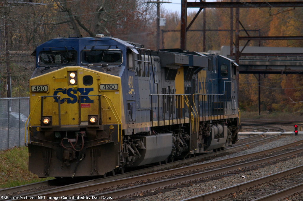 CSX AC44CW 490 leads Q300-12